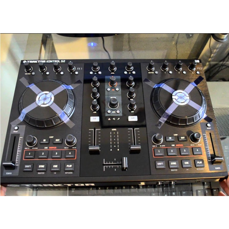 Native Instruments Traktor Kontrol S2 MK3 Controller - Lipa pole pole ...